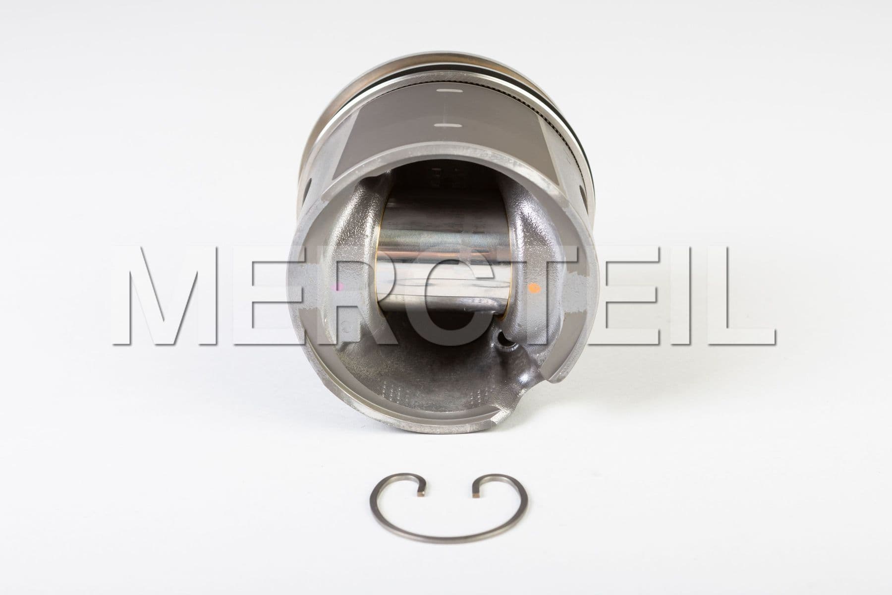 Buy the spare part Mercedes-Benz A9360300817 piston