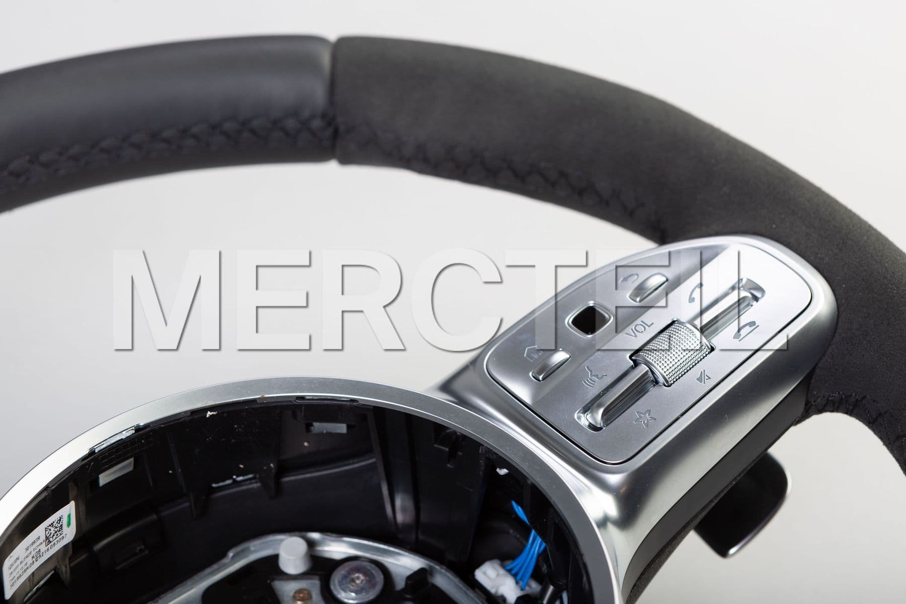 Buy the spare part Mercedes-Benz MA00046048099E38 amg steering wheel l ...