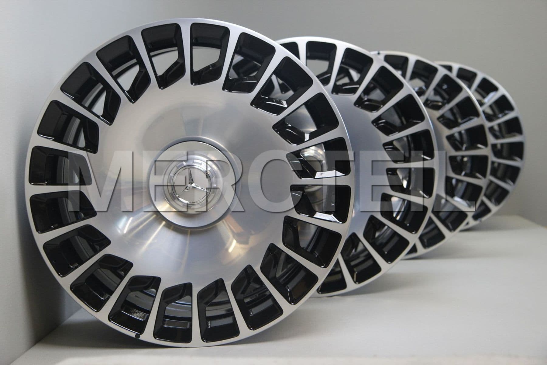 Buy the spare part Mercedes-Benz MW22240010 maybach wheel set 9040 7 x 23